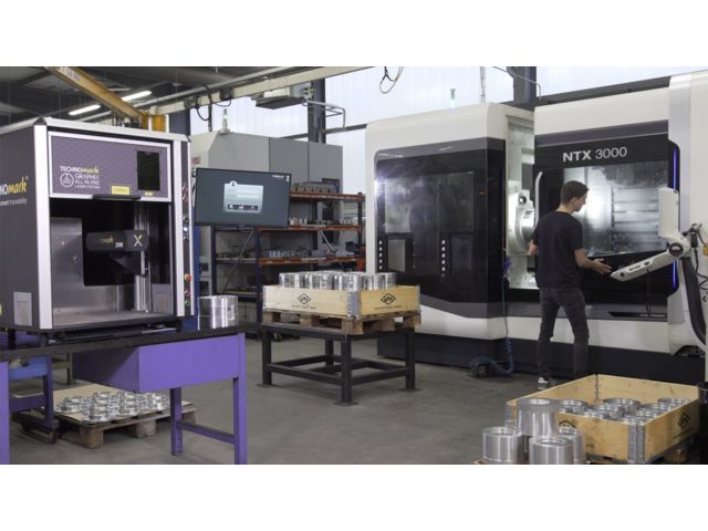 All-in-one laser marking station with on-board camera Graphix | Contact ...