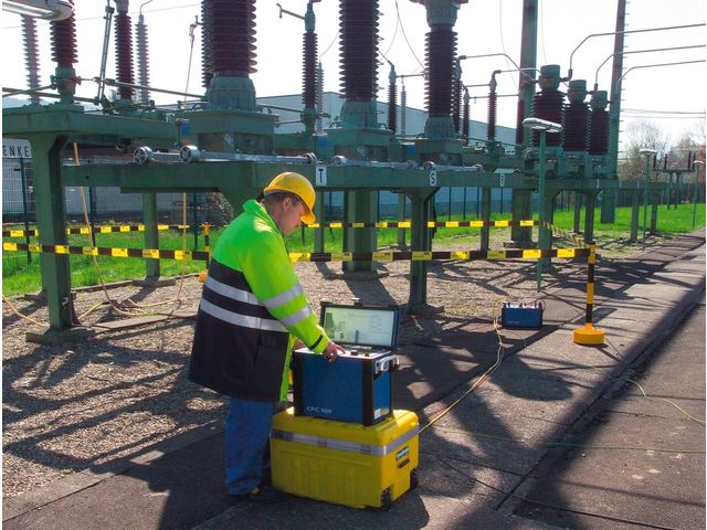 Coupling unit for injection into powerlines and HV cables | CP CU1 ...