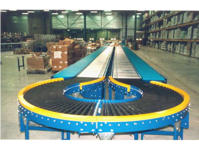 Curve of conveyor with motorized conical rollers. | Contact INDUSTRIE SA