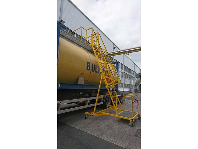 Safety mobile ladder for tankers | AC2M | Contact AC2M