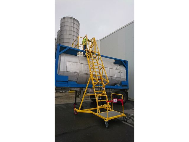 Safety mobile ladder for tankers | AC2M | Contact AC2M