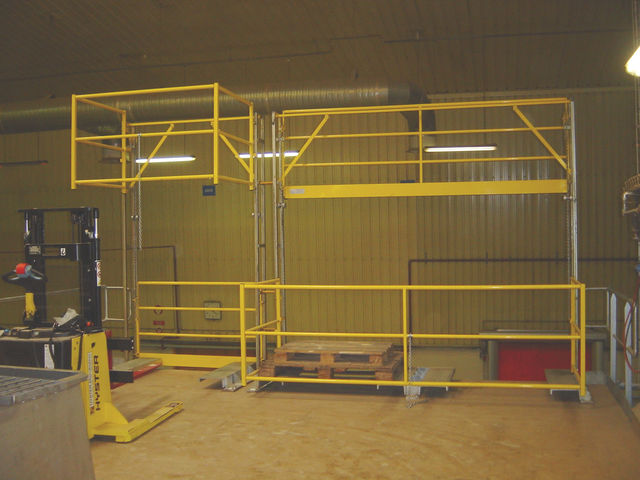 Vertically sliding safety gate type C | Contact TRIAX